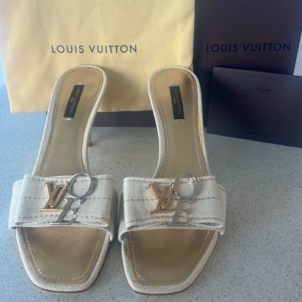 Louis Vuitton Lv Love Logo Heels - Gem